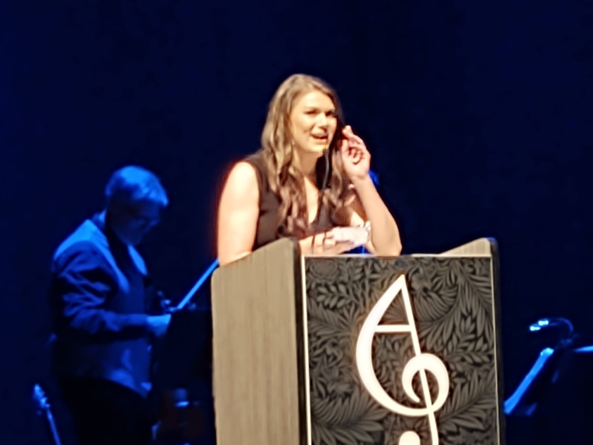 Mae Estes Named Female Vocalist of the Year at the Arkansas Country ...