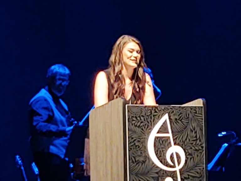 Mae Estes Named Female Vocalist of the Year at the Arkansas Country ...