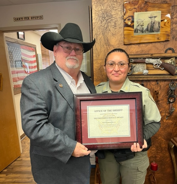 Sheriff Singleton Presents Distinguished Service Award – Hope Prescott