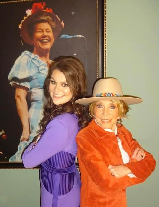 Hope’s Mae Estes Makes Grand Ole Opry Debut – Hope Prescott