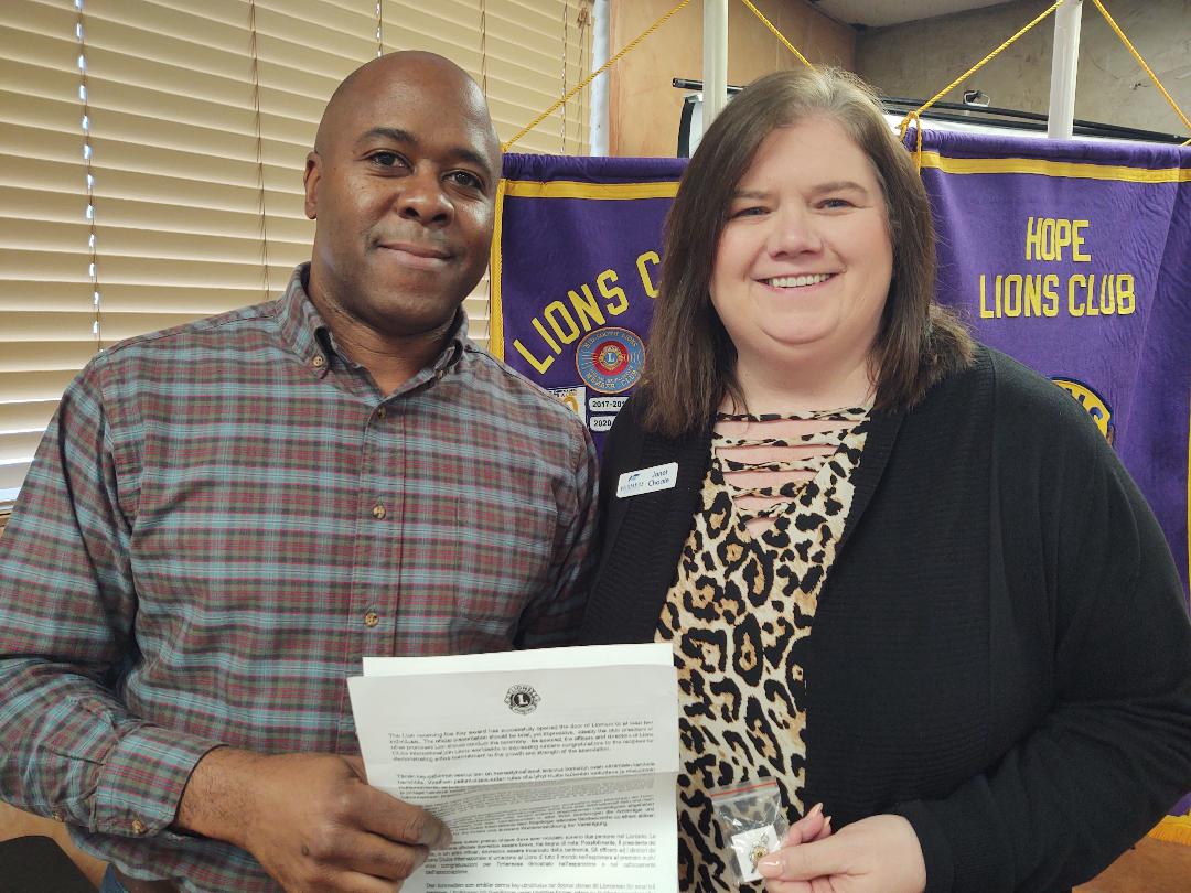 Janet Choate Receives Key Award at Lions – Hope Prescott