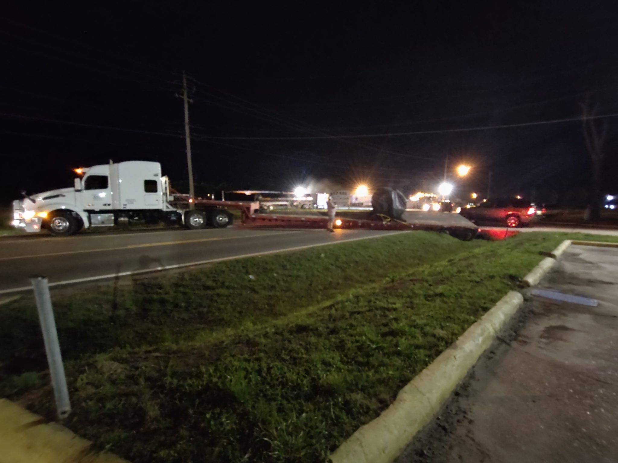 18 Wheeler, Trailer Blocks Highway 29 North – Hope Prescott