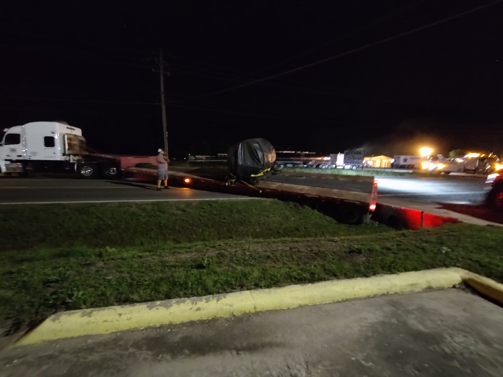 18 Wheeler, Trailer Blocks Highway 29 North – Hope Prescott