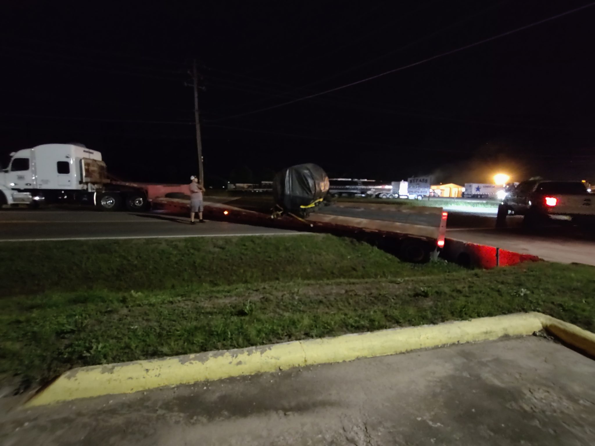 18 Wheeler, Trailer Blocks Highway 29 North – Hope Prescott